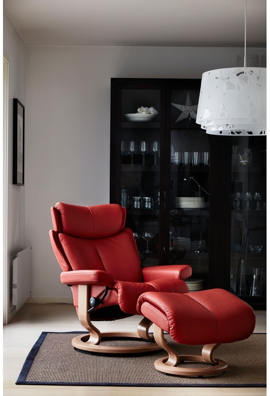 Stressless Magic Chair & Footstool | Downtown
