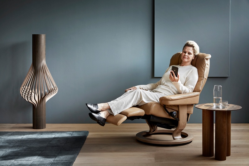 Stressless Mayfair Chair With Power Dual Motor (Leg+Back) | Downtown