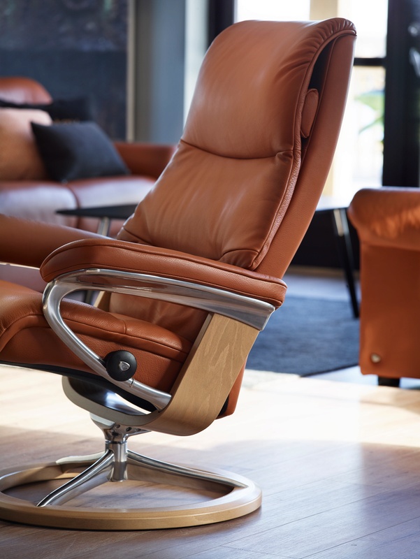 Stressless View Chair With Signature Base | Downtown
