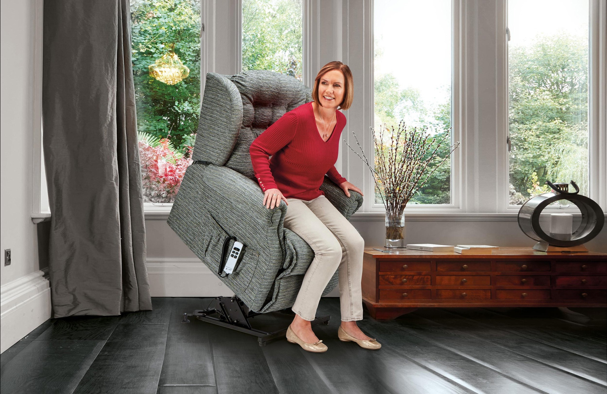 Sherborne Lynton Small Electric Lift Riser Recliner | Downtown