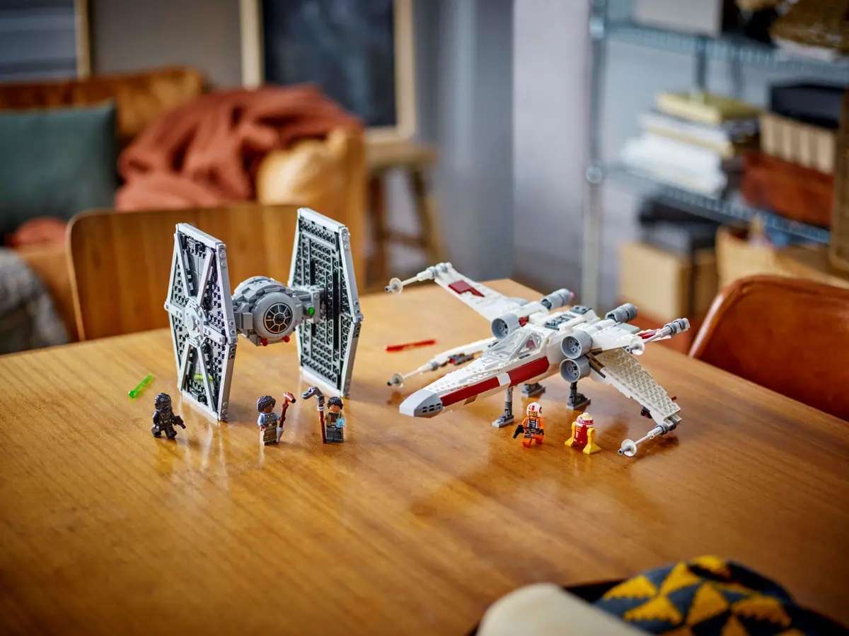 LEGO 75393 Star Wars TIE Fighter & X-Wing Mash-up | Downtown